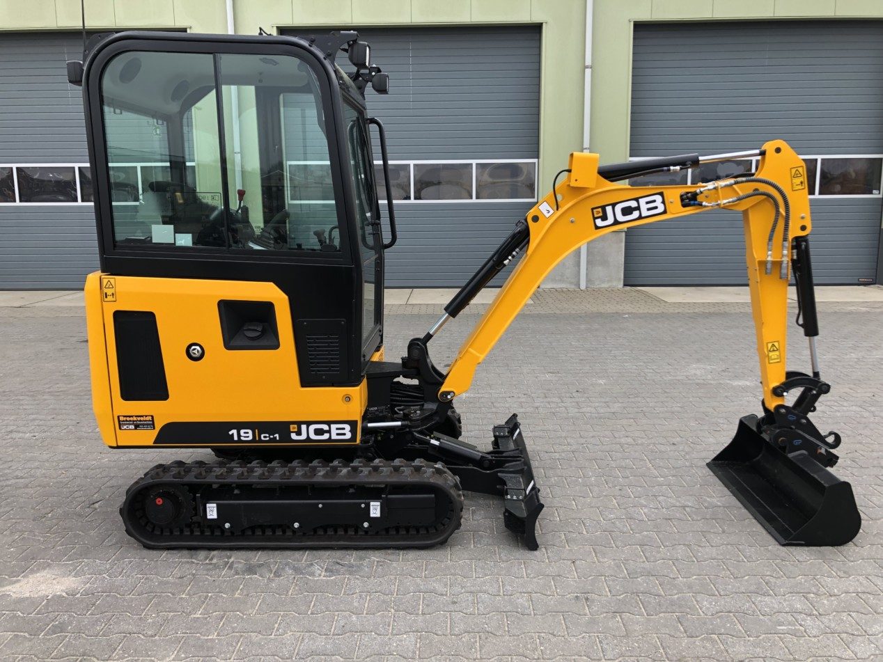 JCB 19 C-1 minigraafmachine afgeleverd aan Scholtens Straat & Groen in ...